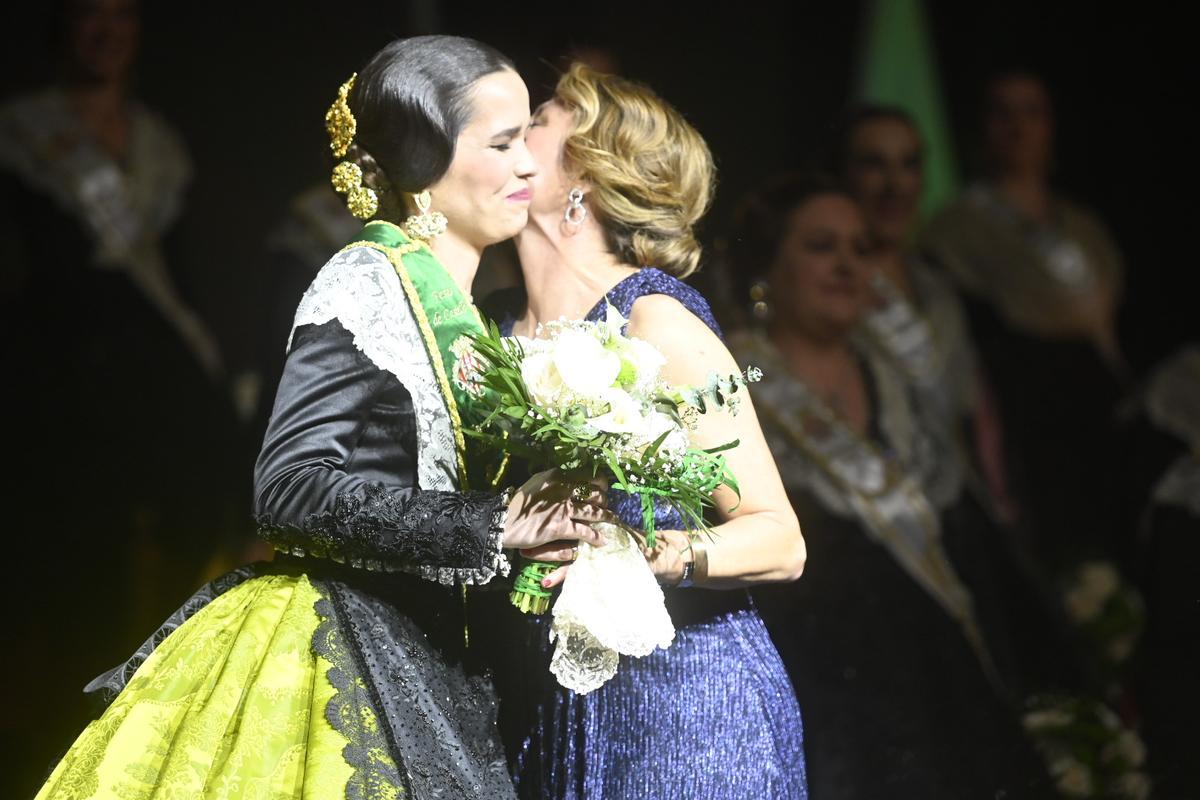 La regina Lourdes obri la primavera al Palau en la seua Galania - El ...