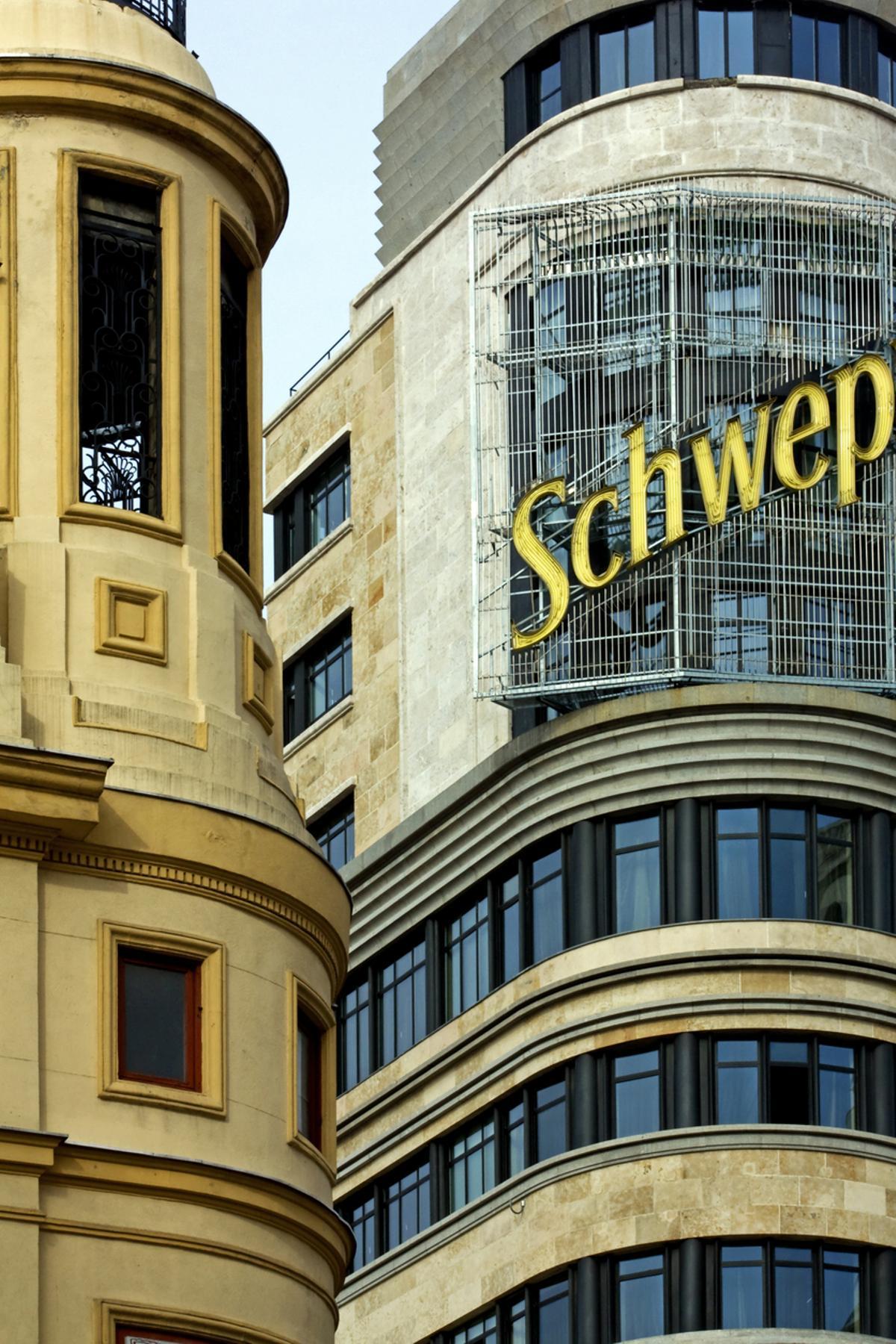 Luisa Álvarez, la mujer detrás del rótulo de Schweppes: un símbolo de ...