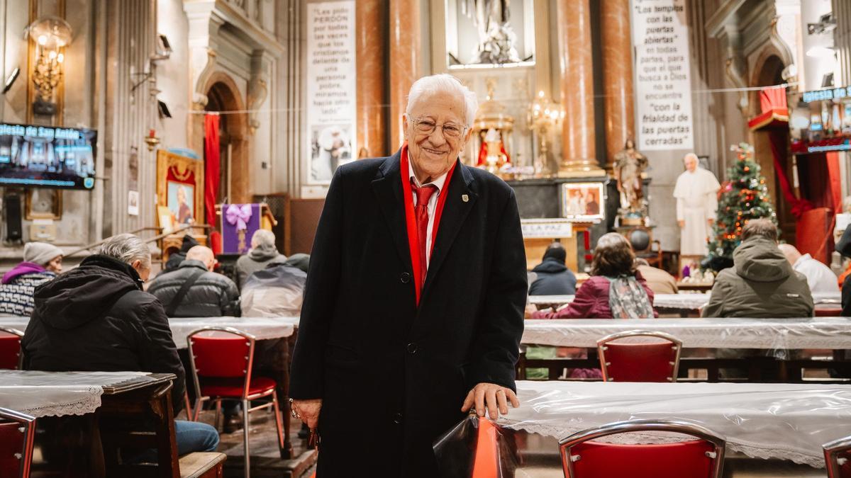 La macrofiesta del padre Ángel en el Bernabéu para 200 personas en ...
