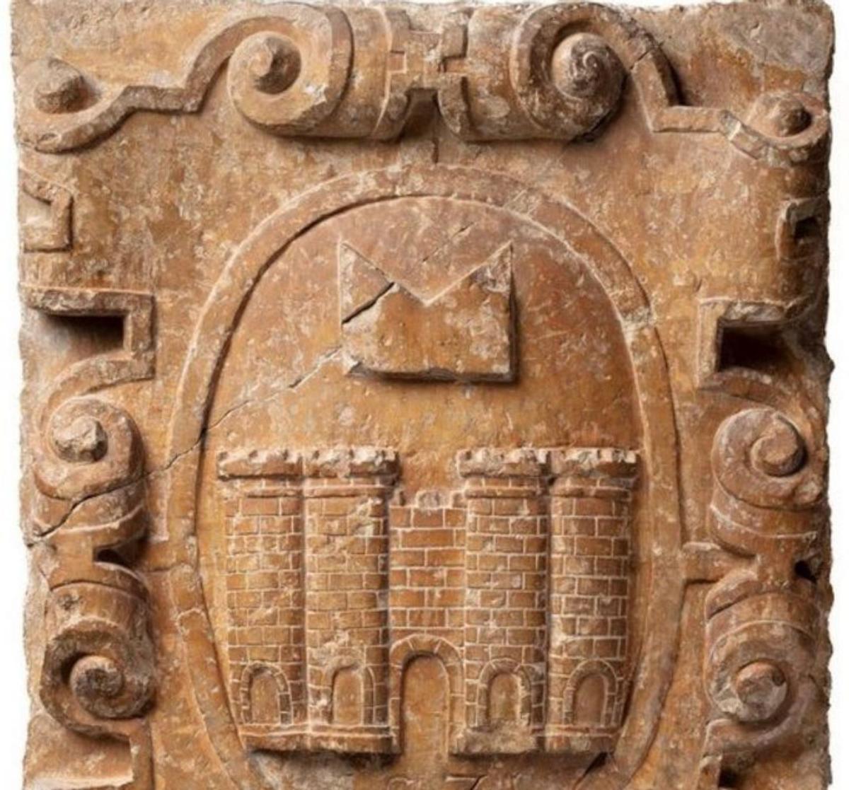 El Museo de Huesca suma dos escudos de la ciudad a su colección permanente