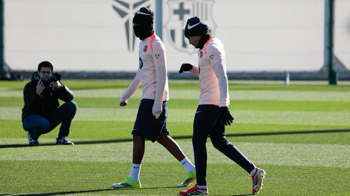 Lamine, MVP ante el Copenhague, y Raphinha, con gorro en el césped ...