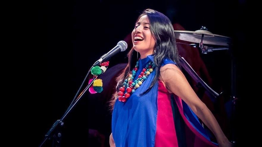 El escenario del edificio Miller descubre la música de la cantante ...