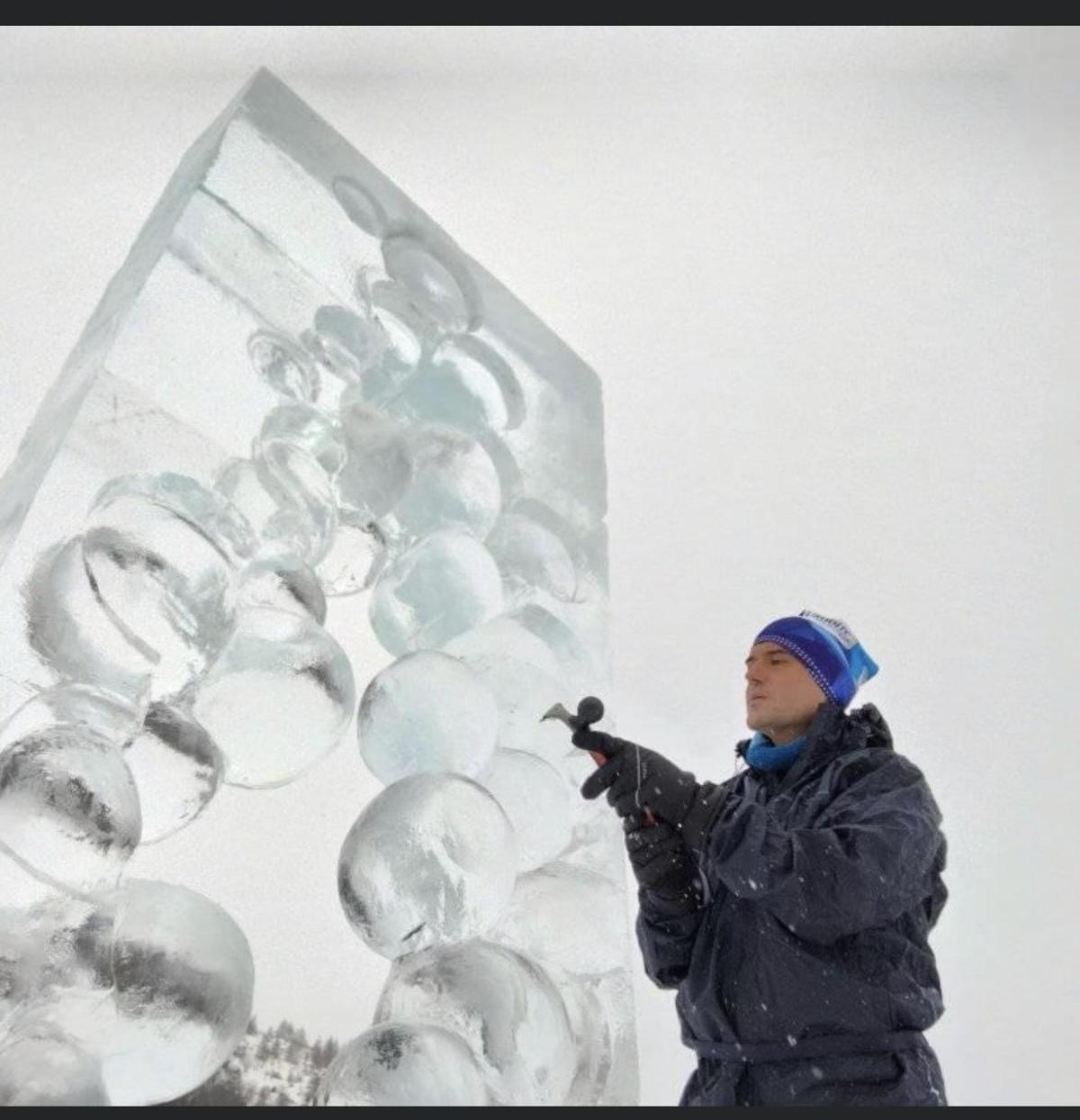 Premio para el artista alicantino Enrique Jordá por una escultura de hielo