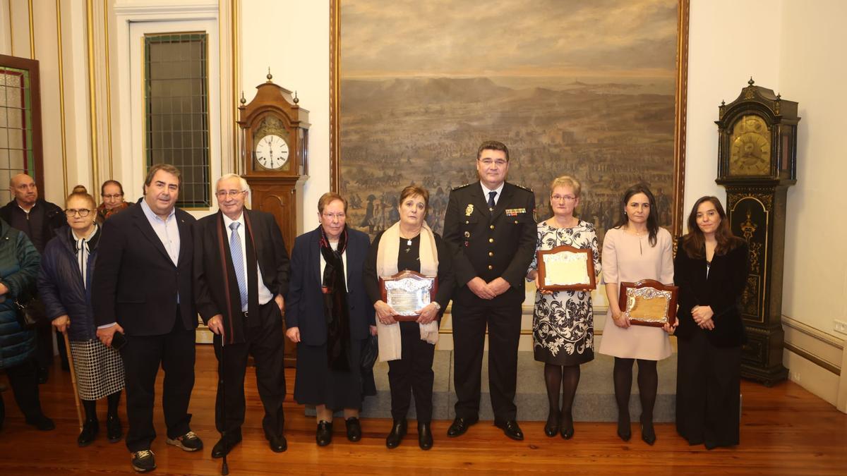 HOMENAJE POLICÍAS HÉROES ORZÁN CORUÑA | A Coruña homenajea a los héroes ...