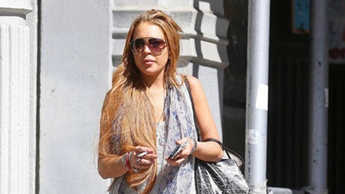Lindsay Lohan va de compras antes de rehabilitarse - Cuore