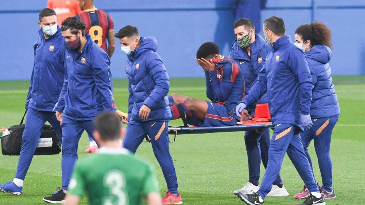 Barcelona left-back Alejandro Balde ruled out for six weeks