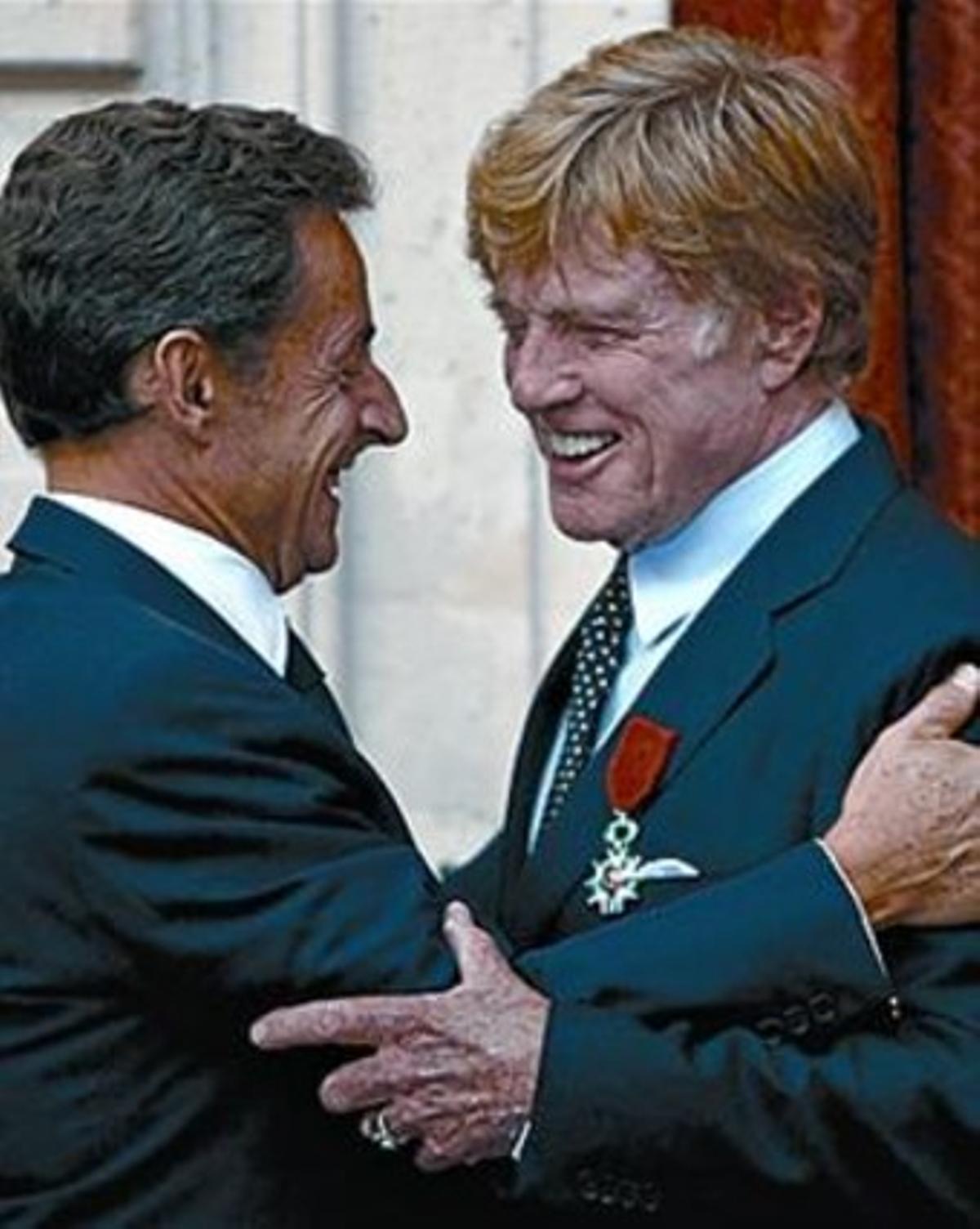 Sarkozy entrega a Redford la Legión de Honor