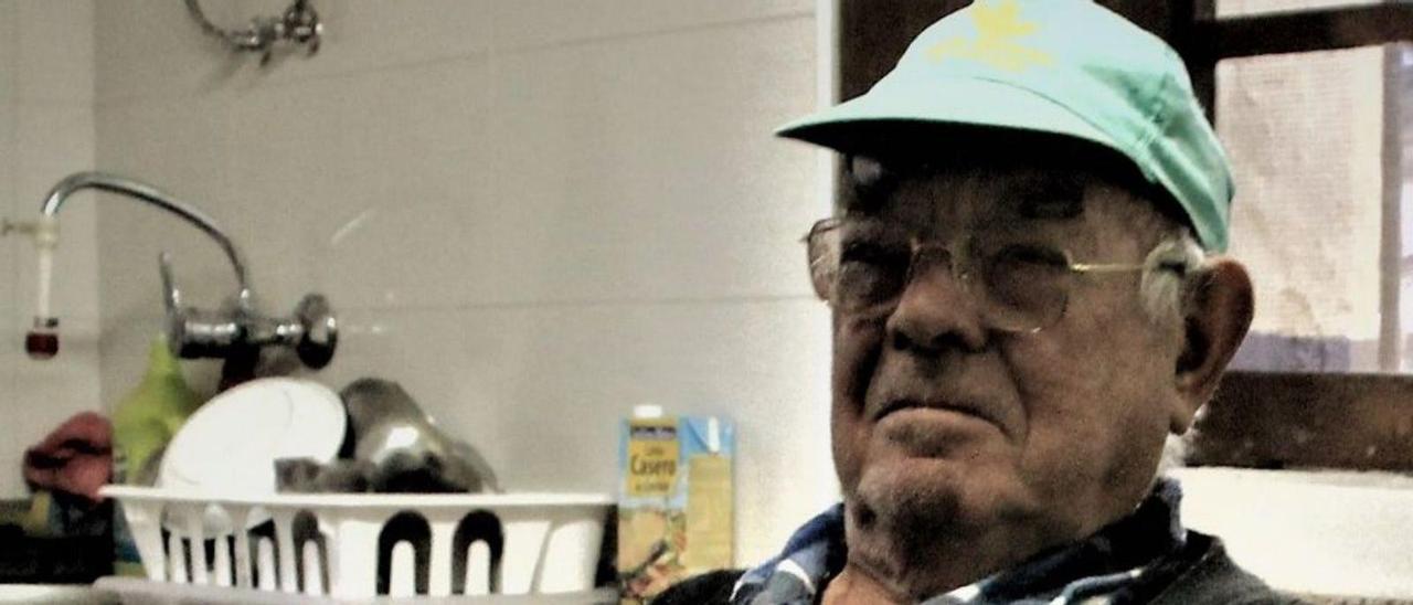 Quirós despide a Gilberto Suárez, fogonero del tren de Quirós