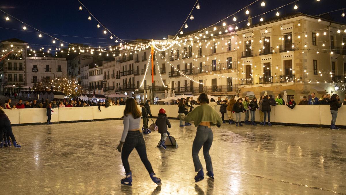 MUSICAL PLAZA CÁCERES: 'La bella y la bestia', el musical que este ...