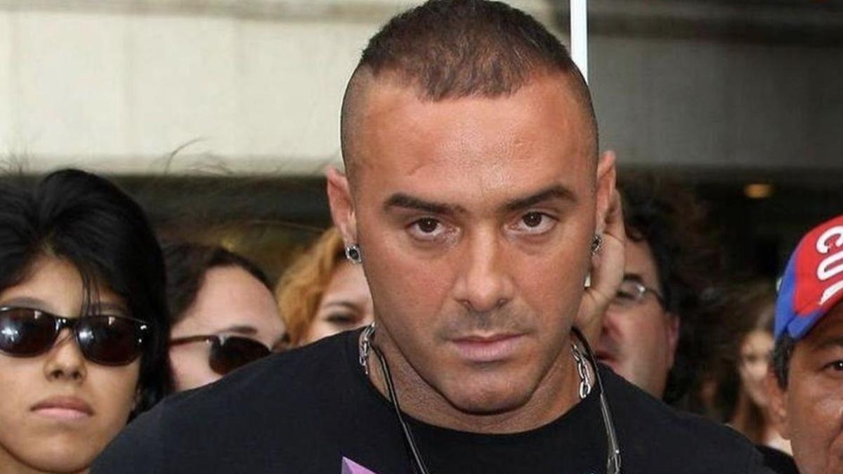 Els Mossos detenen Dinio García per presumptament amenaçar amb un ...