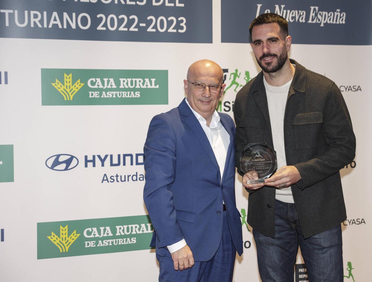 Joaquín Alonso levanta el ánimo en el Sporting: "Estamos con las pilas cargadas" - La Nueva España