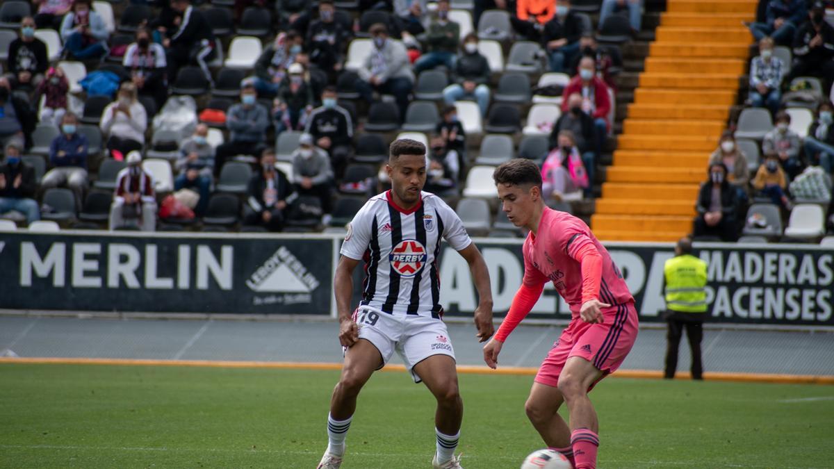 Otegui, la 'chispa' del Badajoz, exalta las virtudes del campeón de grupo