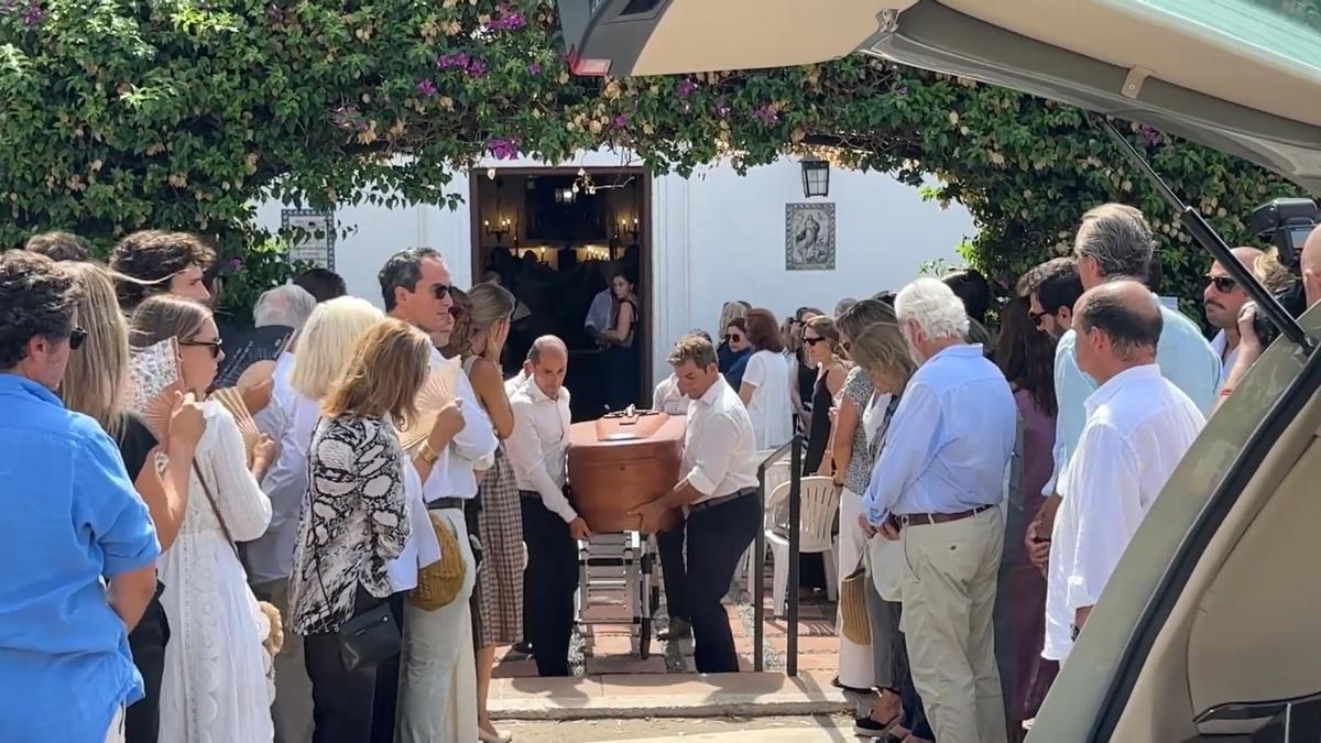 MUERE CARITINA GOYANES | Familiares y amigos dan el último adiós a Caritina Goyanes