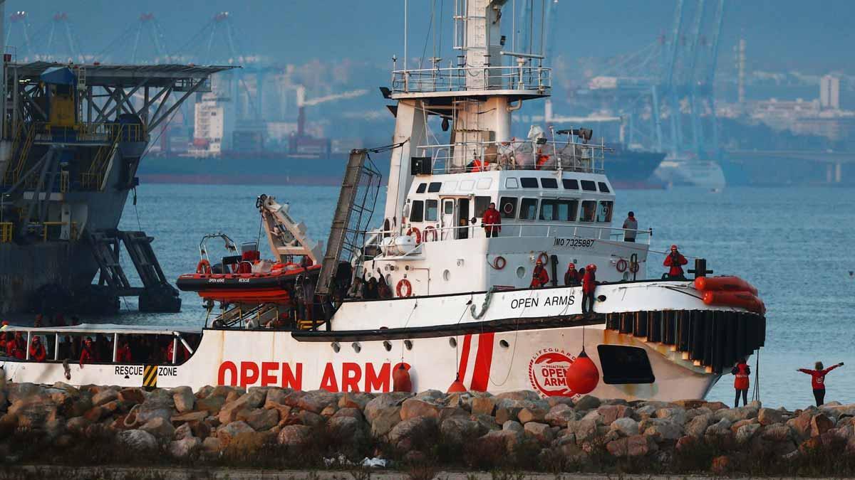 El Open Arms llega a Algeciras con 300 migrantes