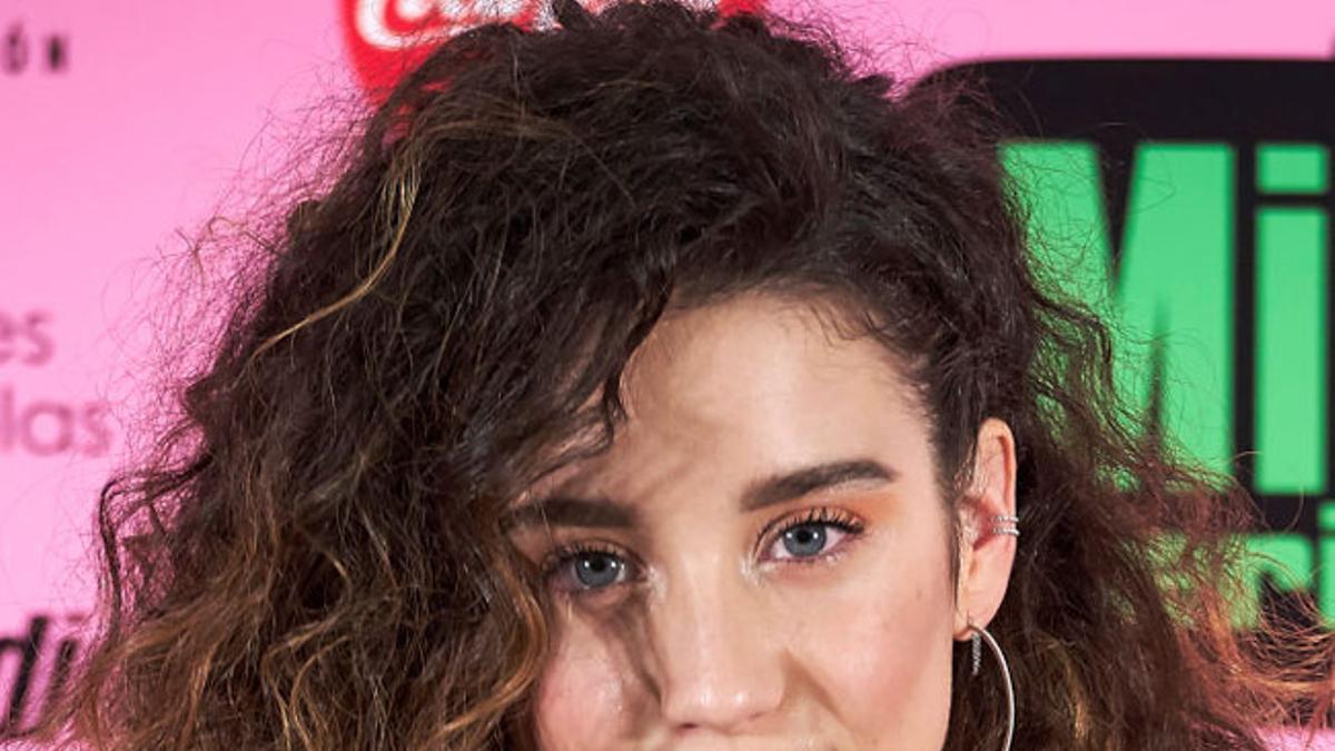 María Pedraza ha pasado de tacones y combina su minivestido de 'tweed ...