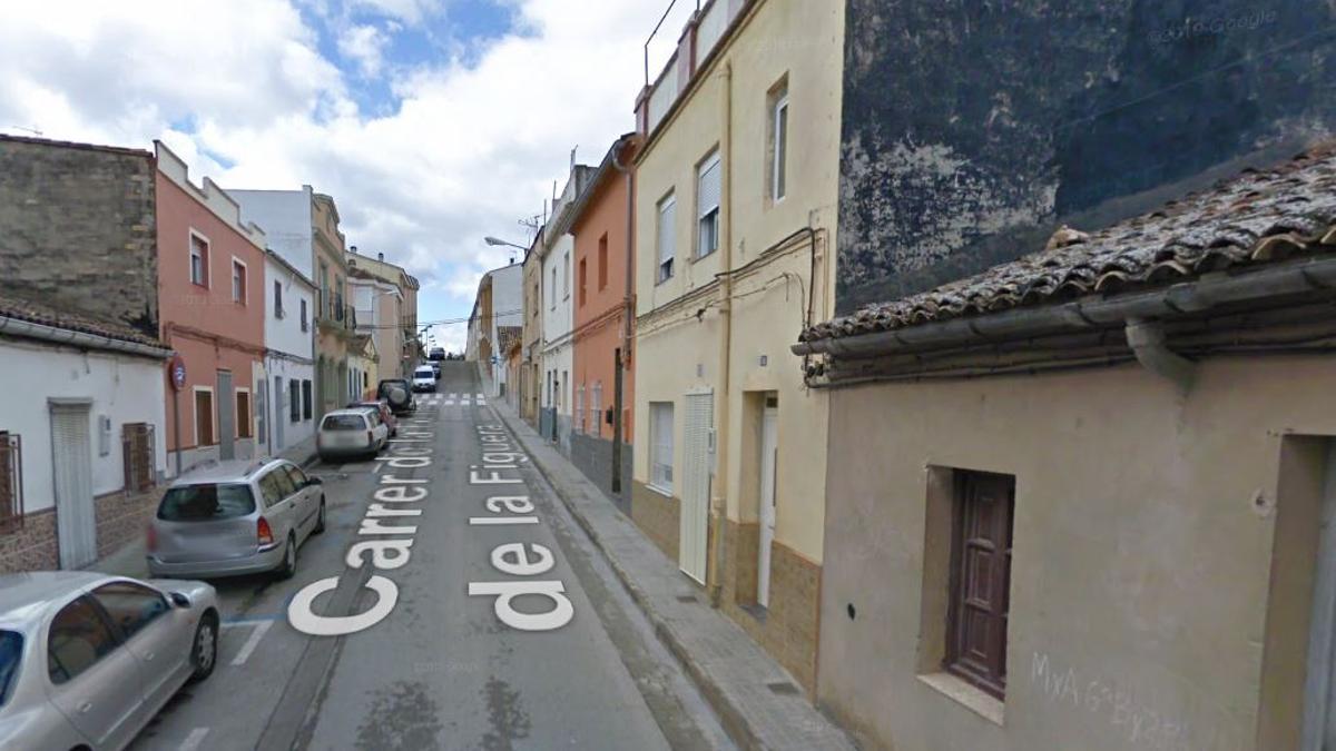 Un incendio causa que se desplome el techo de una vivienda unifamiliar ...