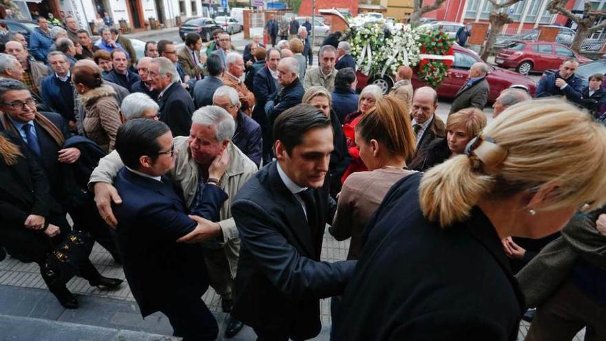 Multitudinario adiós en Salinas a Miguel Ángel Loya, "el mejor" de los ...