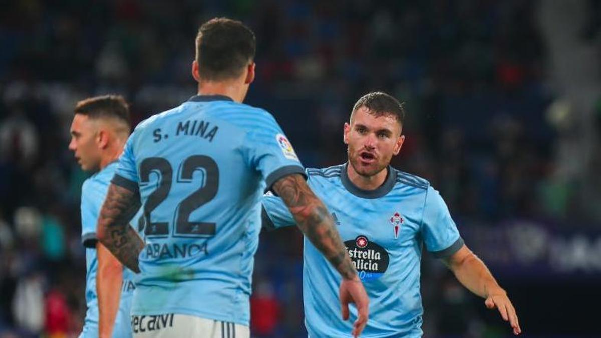 Javi Galán y Santi Mina, entre los más destacados en los duelos ganados ...