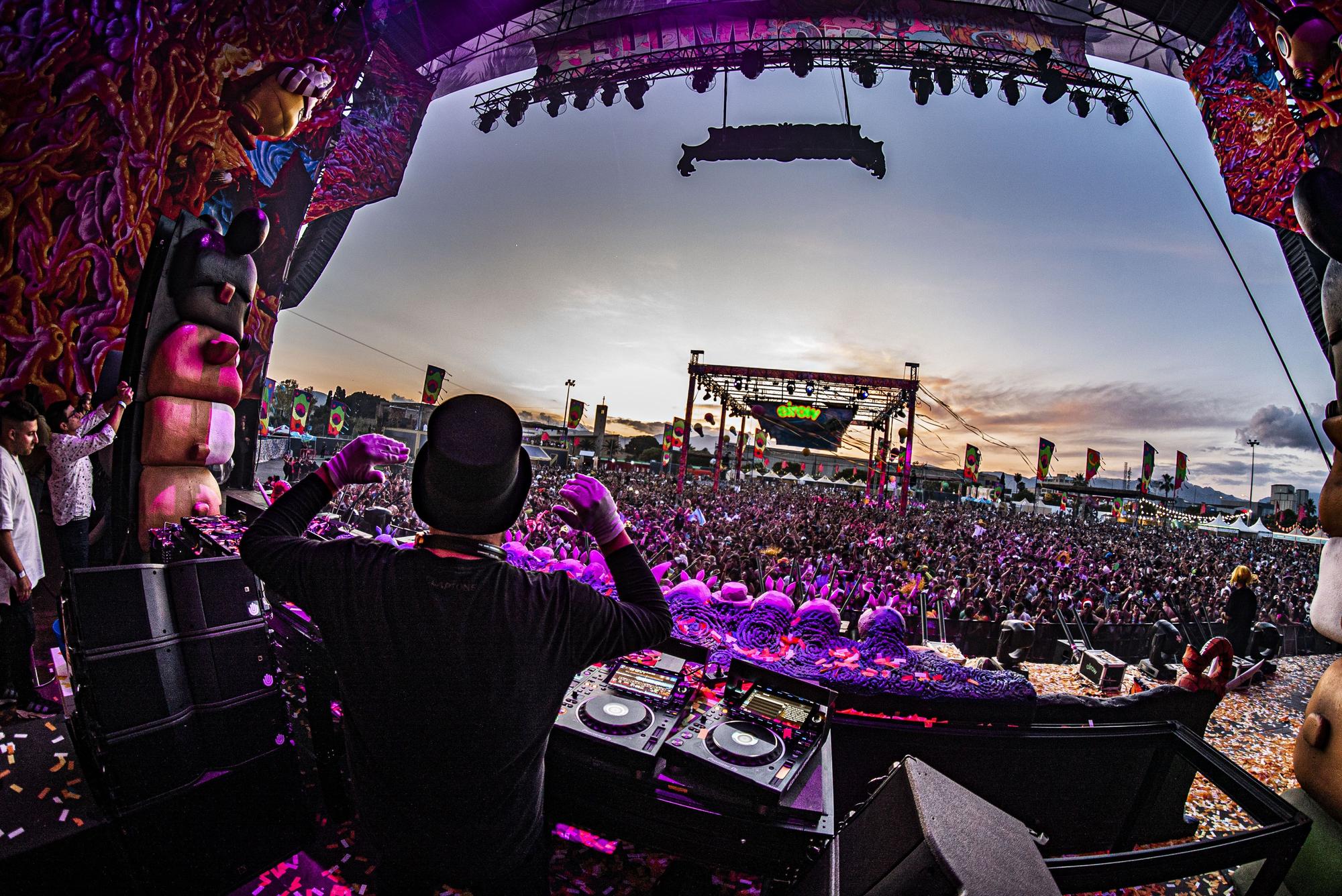 Elrow reúne a 12.000 fans de la música electrónica en Palma - Diario de ...