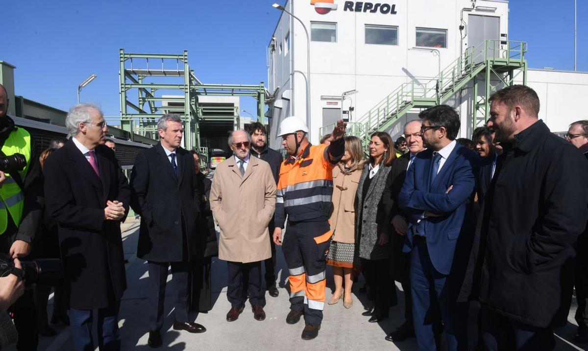 Repsol estrena “con pruebas” su terminal en Langosteira - Faro de Vigo