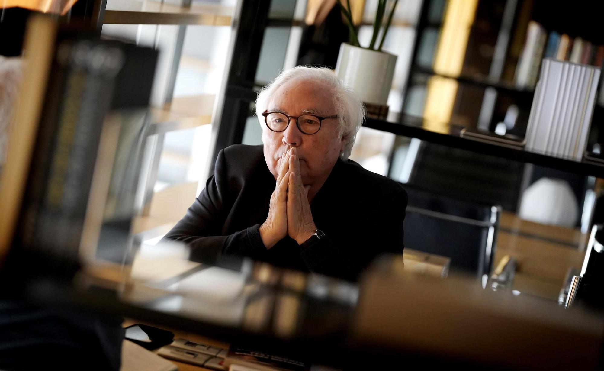 Manuel Castells, exministro de Universidades: "No estoy muy alarmado ...