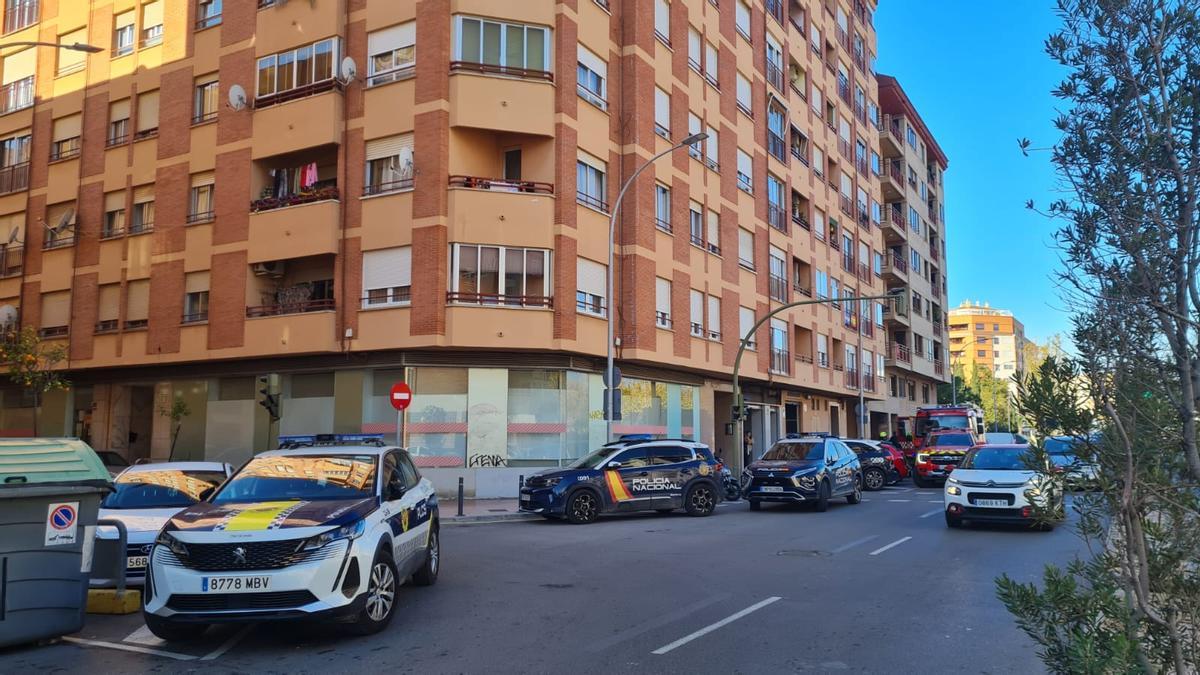 Despliegue policial tras precipitarse una persona al vacío en Castellón