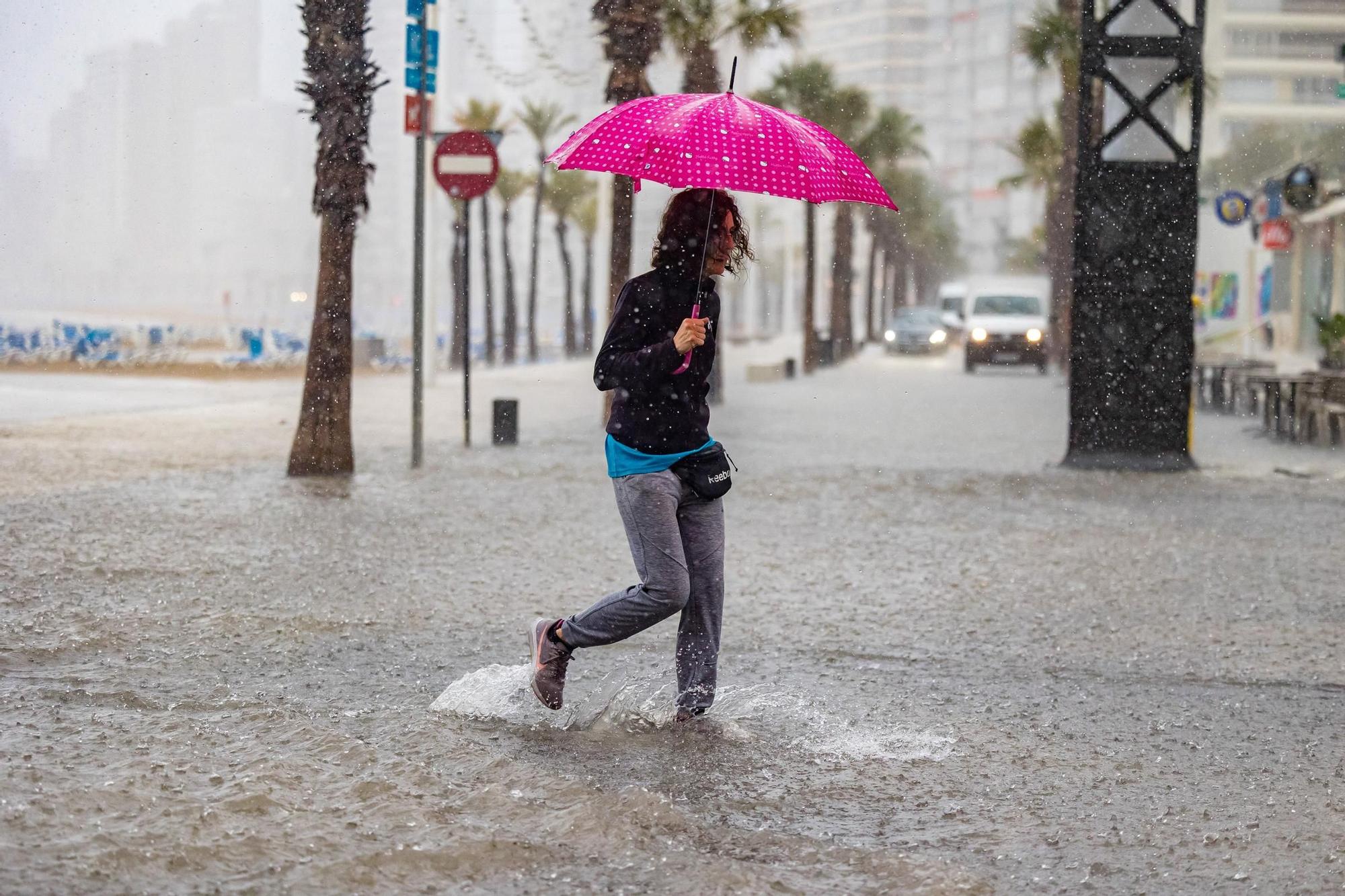 Lluvia cayendo con intensidad en Benidorm