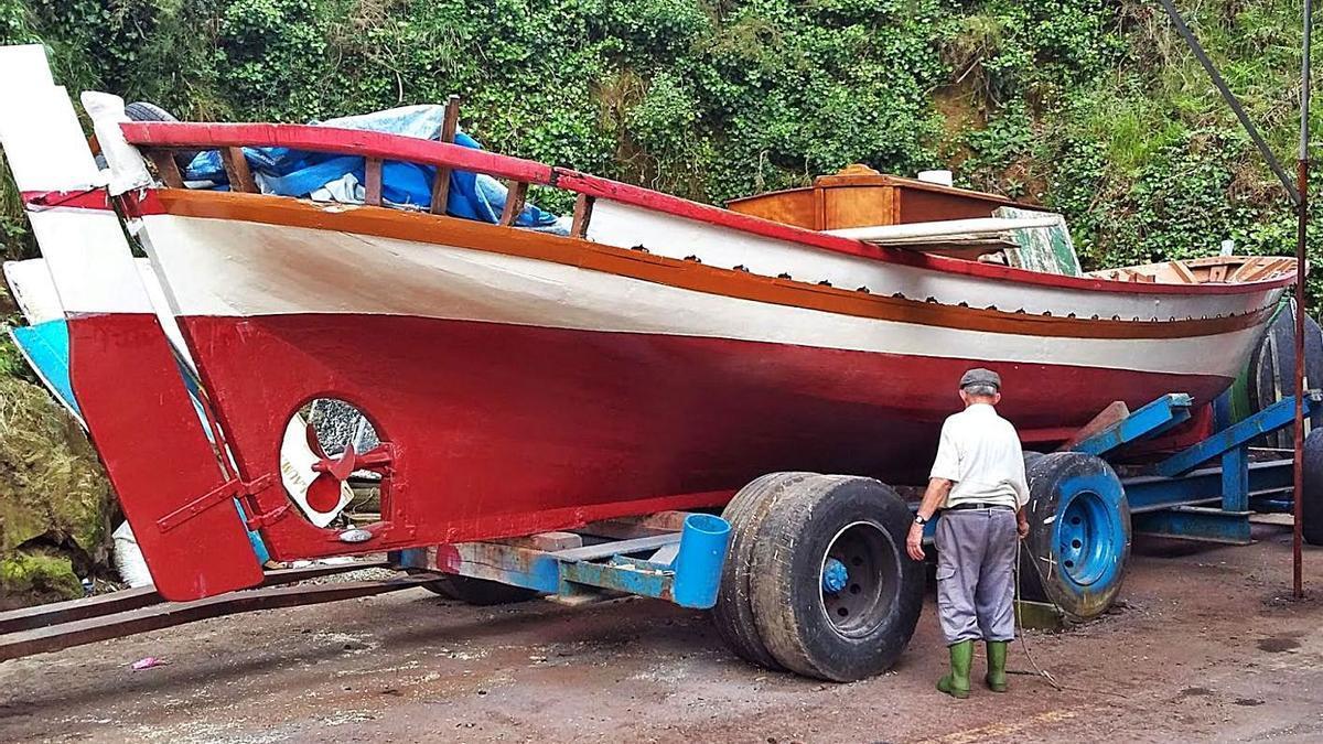 ‘Balbina’, el último ‘patexeiro’ de Sada, se hunde tras ser declarado patrimonio cultural