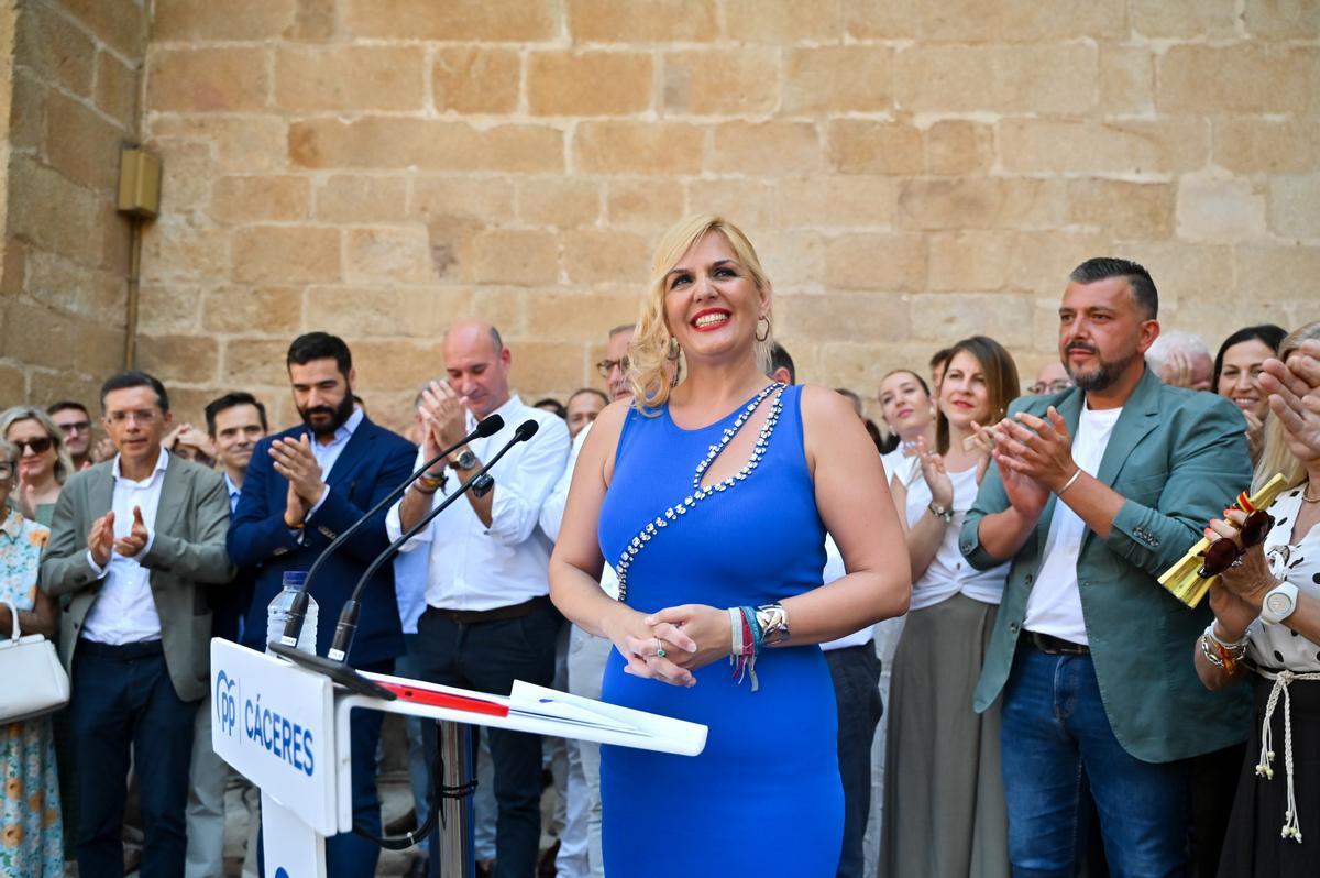 Fotogalería | Elena Manzano, a la secretaría general del PP de Cáceres ...