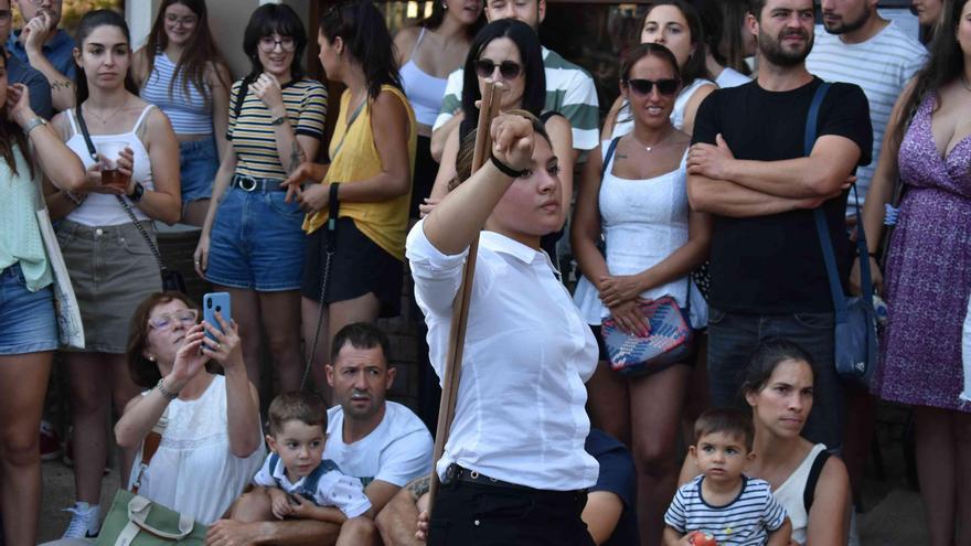 Galería: Mujeres participan por primera vez en 300 años en la danza de ...