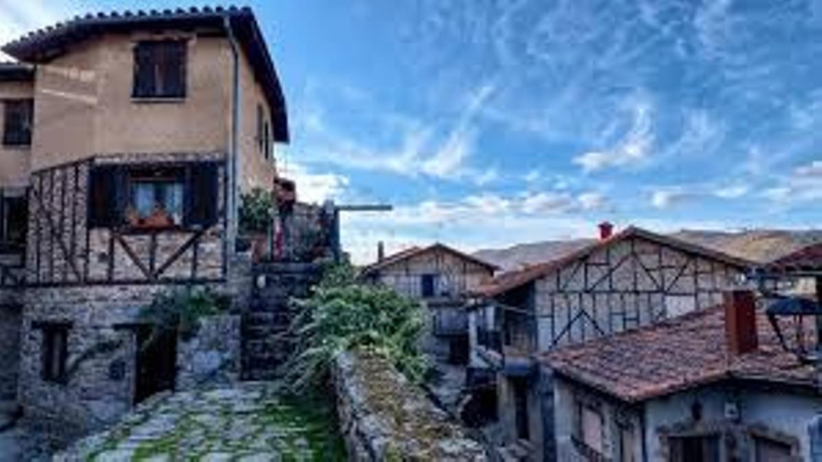ESTE PUEBLO DE LA PROVINCIA DE SALAMANCA EN CASTILLA Y LEÓN TE HARÁ CREER QUE HAS VUELTO AL PASADO