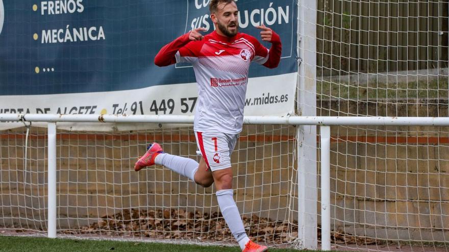 Ángel Sánchez suma velocidad y polivalencia al ataque del Langreo