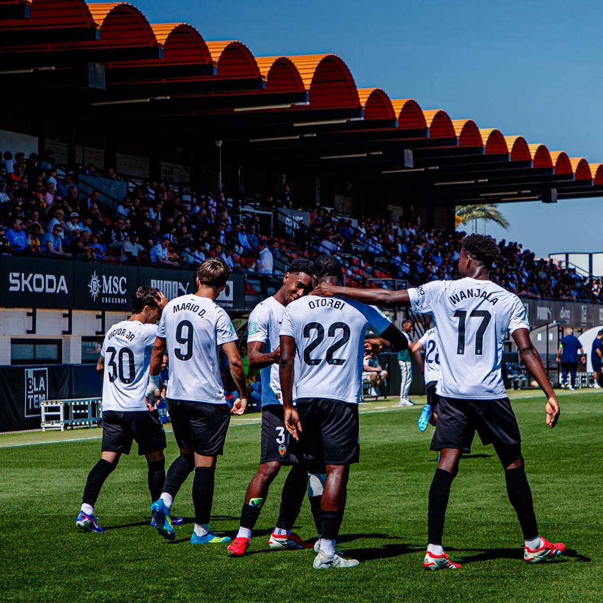 El Valencia CF frena los múltiples intereses por David Otorbi: Examen ...