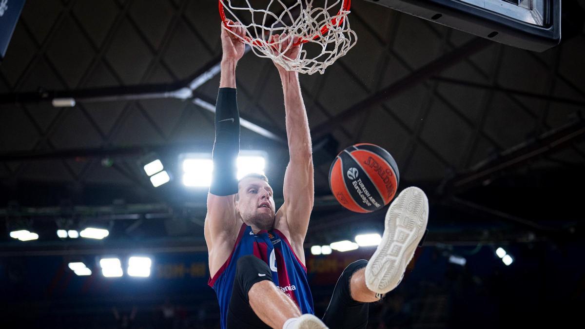 Vesely catapulta al Barça en un gran duelo ante Baskonia