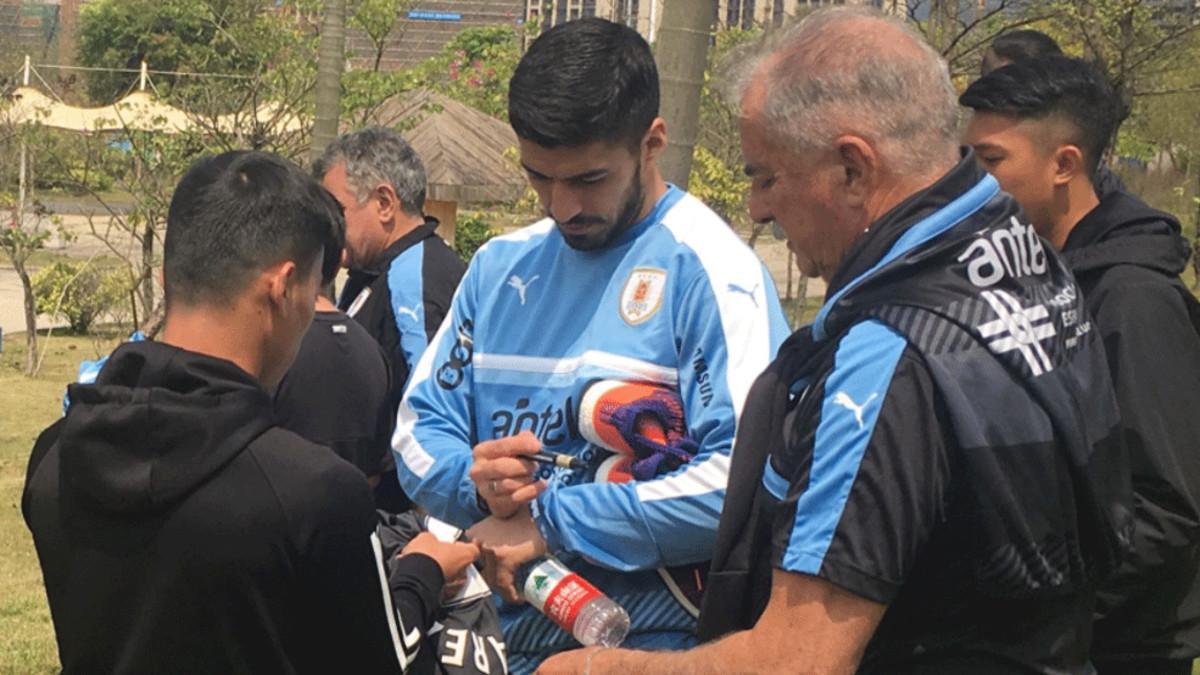 Luis Suarez now training with the Uruguayan national team