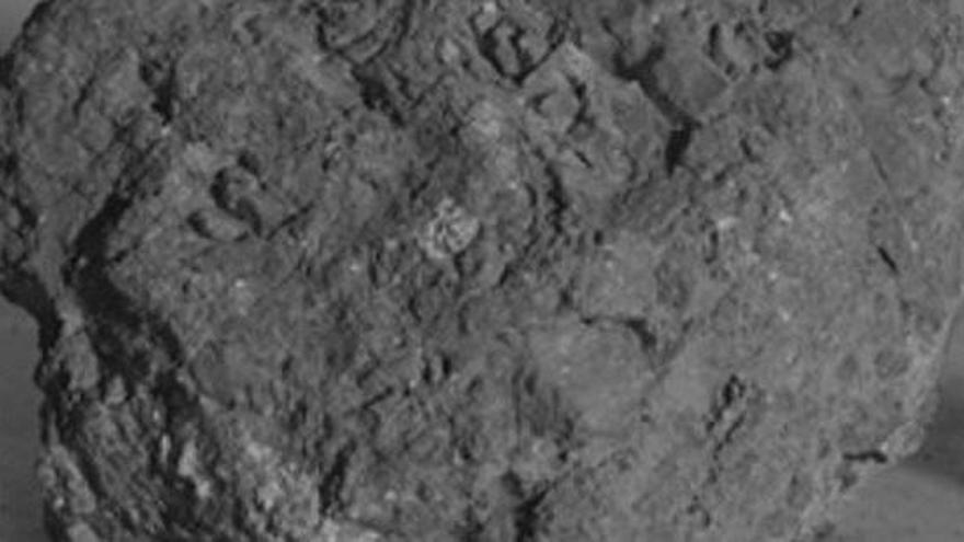 Un estudio ve pruebas de que una roca lunar recogida por el Apolo 14 ...