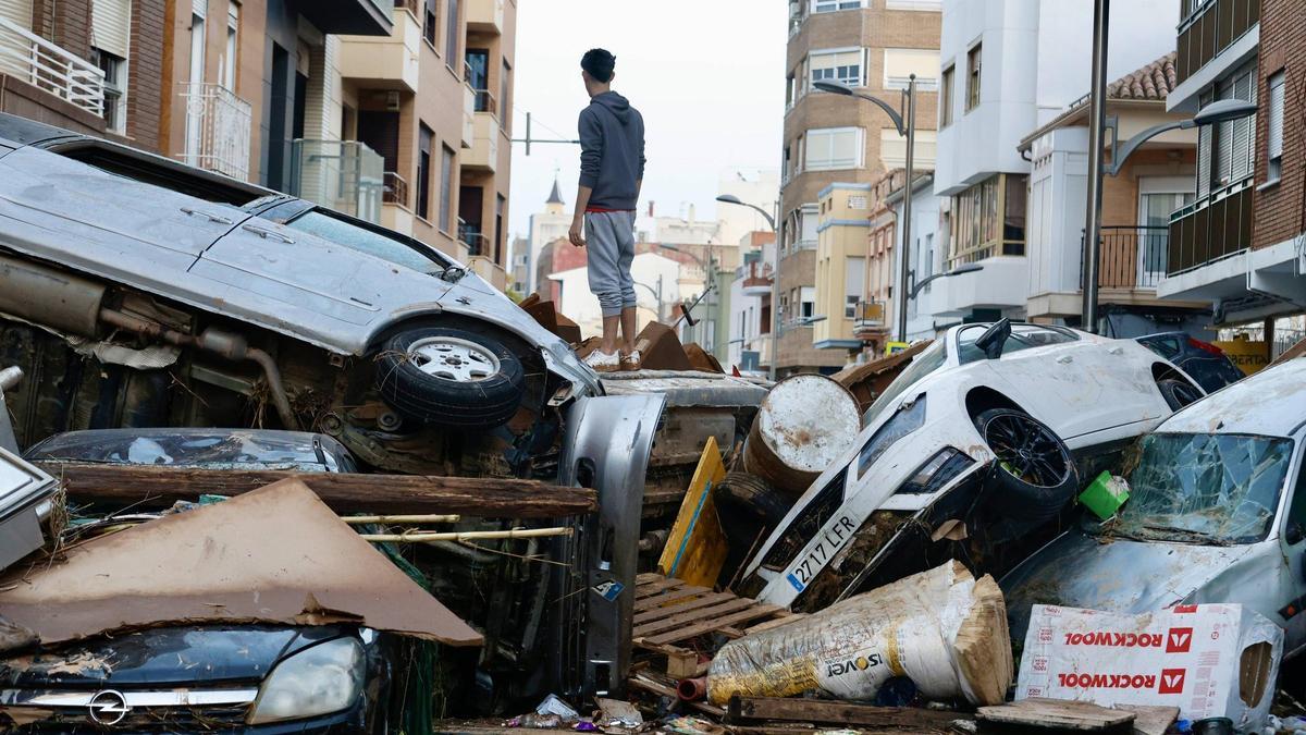 CATASTROFE EN VALENCIA | Elche comienza a volcarse con los damnificados ...