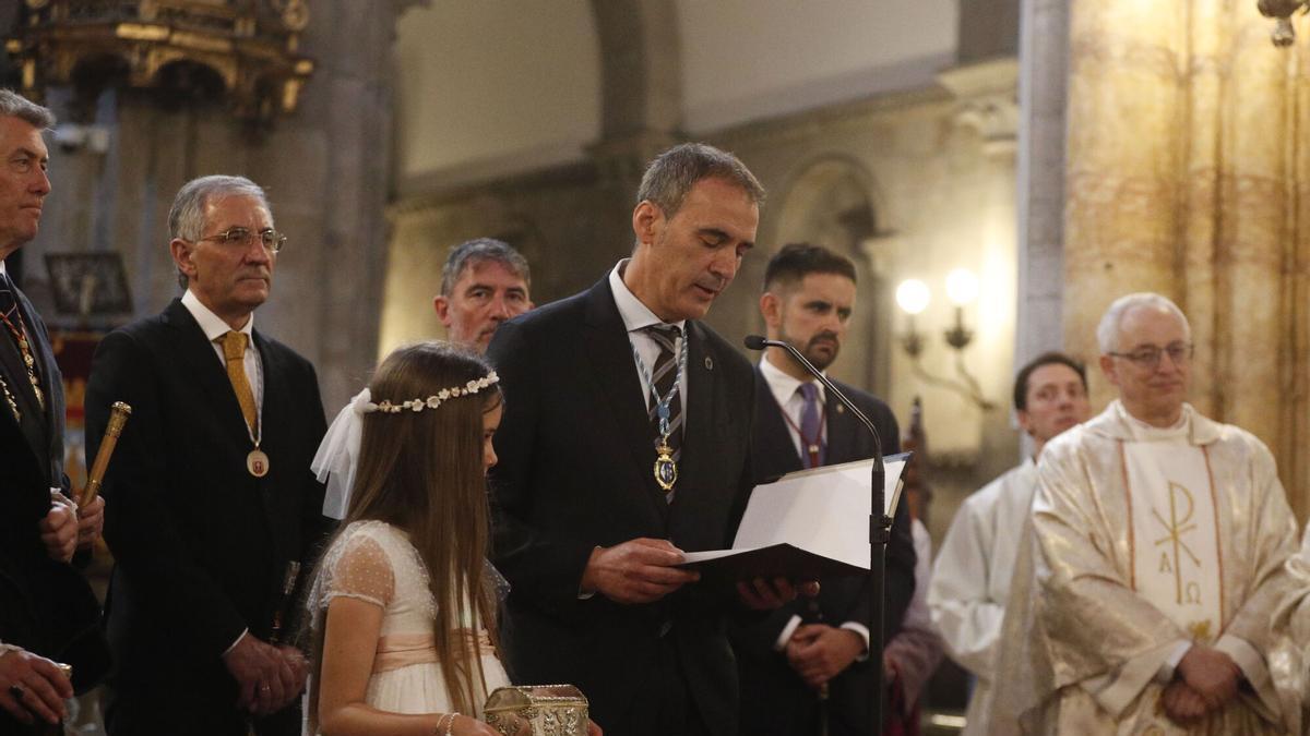El alcalde de Tui, contra la violencia y la exclusión en la Ofrenda do ...