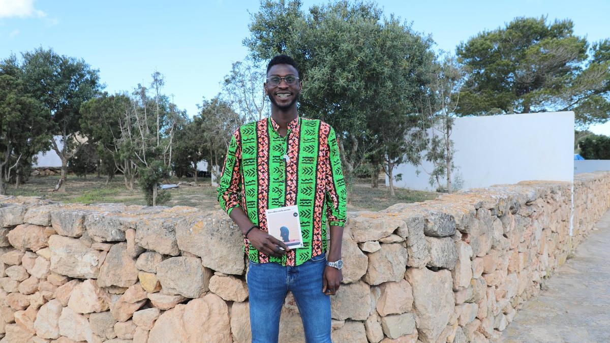 Ibrahim Bah, escritor en Formentera: «Tener cultura te puede salvar la ...