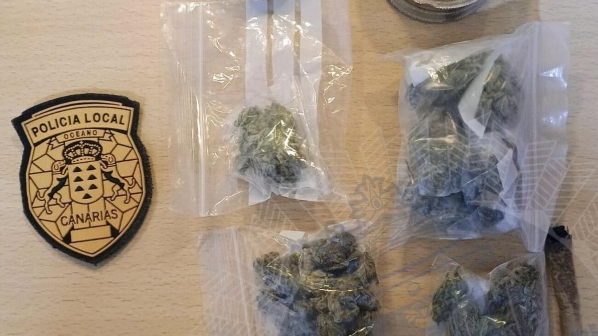 La Policía Local de Arrecife detiene a un hombre tras huir con drogas ...