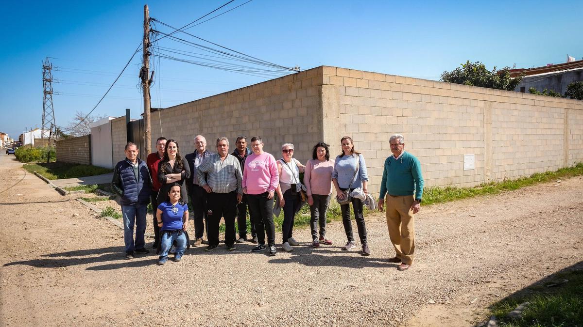 QUEJA VECINAL BADAJOZ | Vecinos de la barriada de Llera reclaman el ...