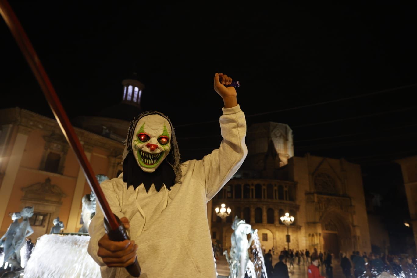 Monstruos y personajes siniestros inundan el centro de València en ...