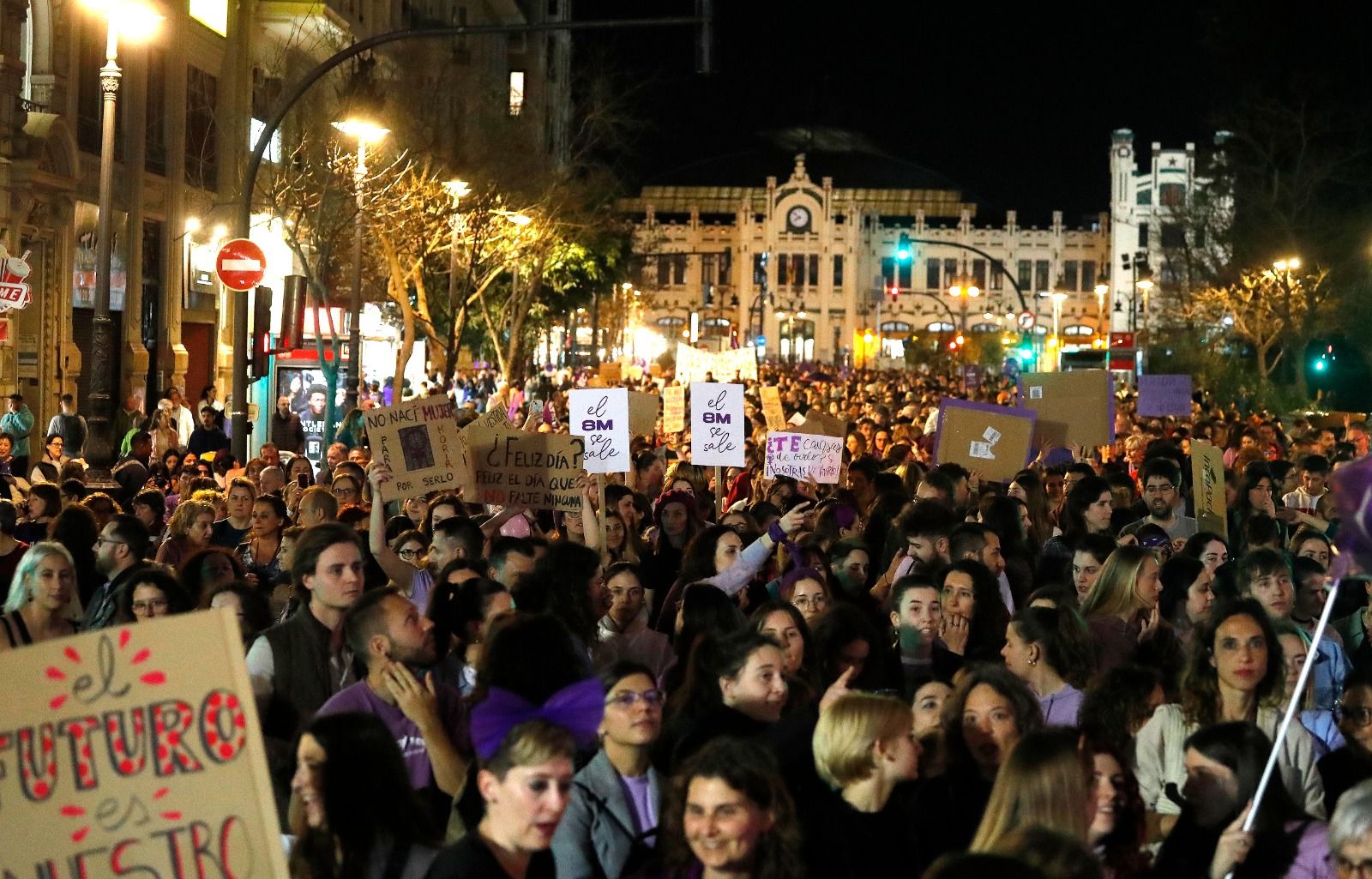 La manifestación de la Coordinadora Feminista de València para celebrar ...
