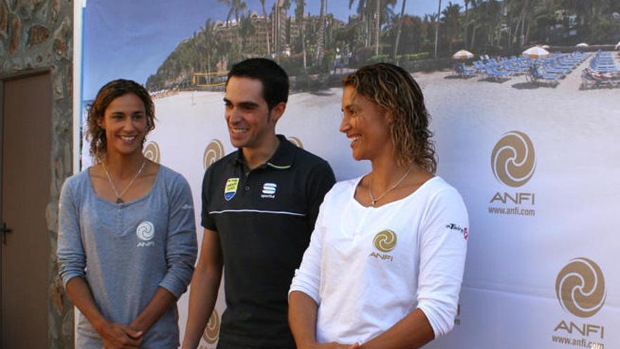 Contador y las hermanas Ruano alientan al equipo de ventas del Grupo Anfi