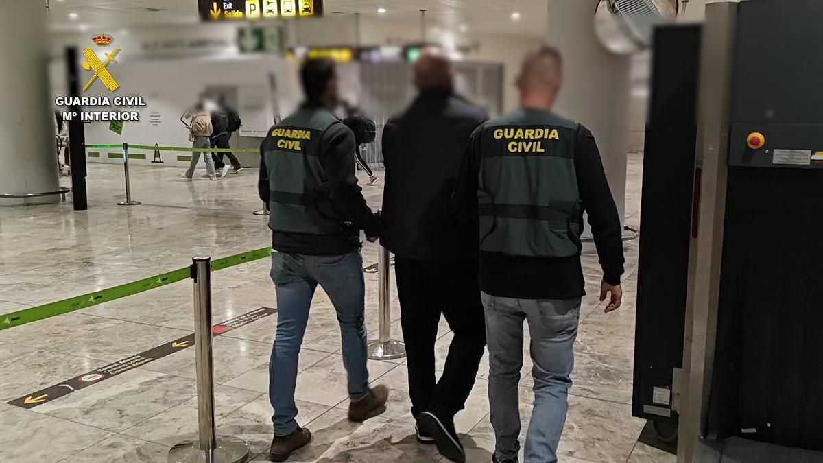 ROBO MILLA ORO MADRID AGOST | Tres detenidos por robos en viviendas de Agost y de la "Milla de ...