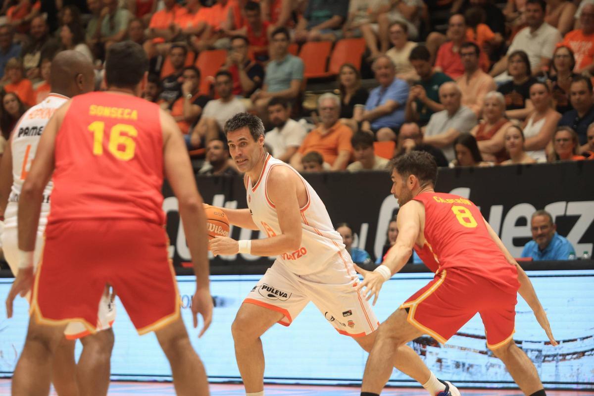 HOMENAJE FONTETA: Las leyendas del Valencia Basket se llevan el partido ...