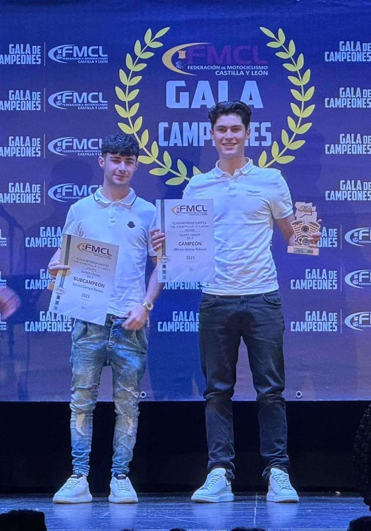 Adrián Carrera recibe el premio a su exigente 2025