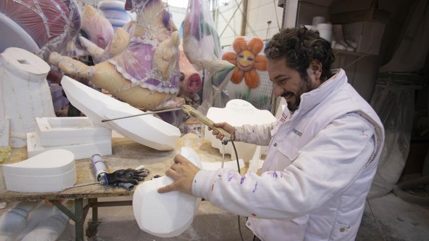 El artista fallero Xavier Herrero recibe dos encargos para montar ...