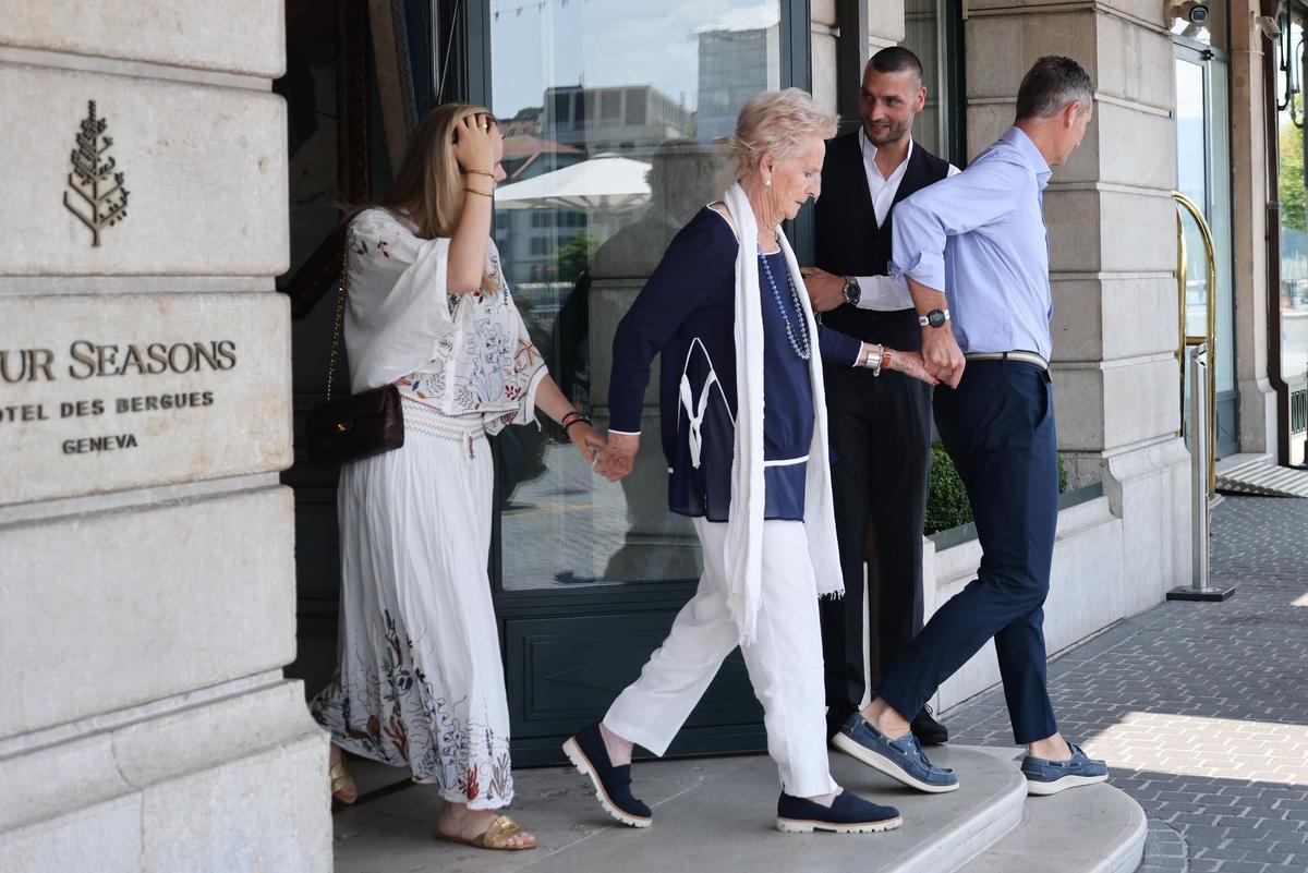 Graduación Irene Urdangarín Zara | La falda y el vestido son de nido de ...