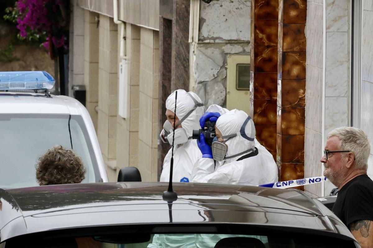 Hallan el cadáver de una persona en una casa de Gijón, en imágenes